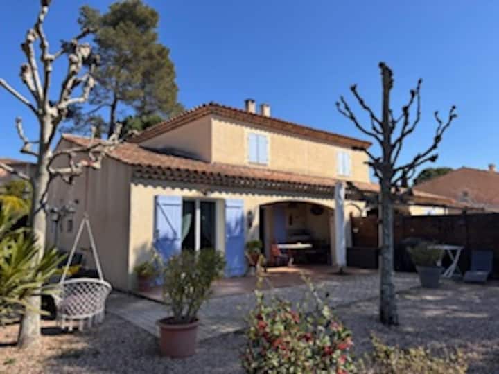 Villa Paisible Avec Extérieur, Piscine, Activités - Nans-les-Pins