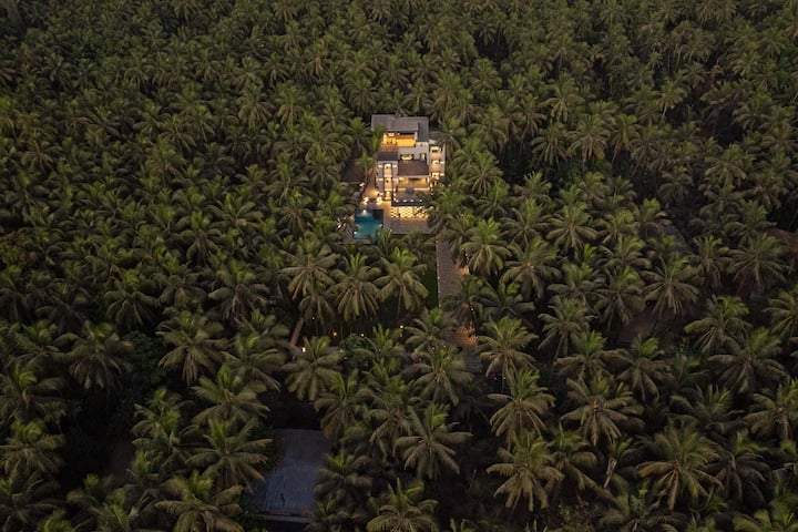 Stayvista At The Summer House W/ Pool, Beach View - Palghar