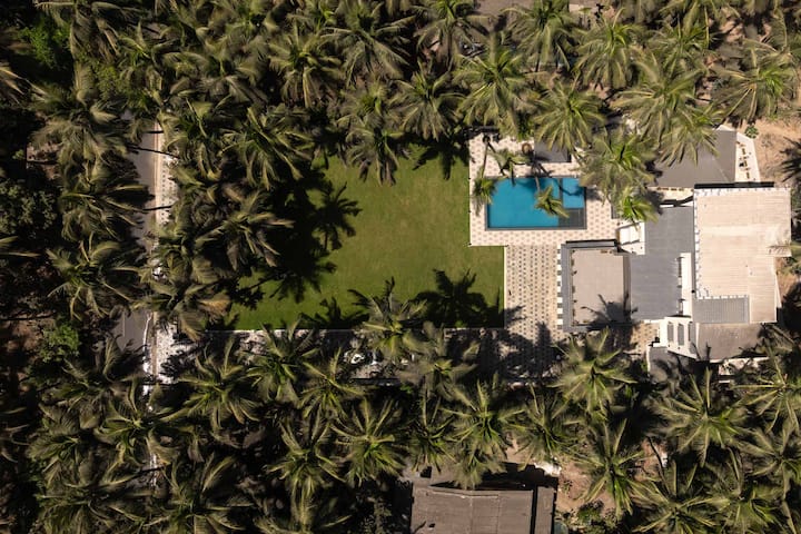 Stayvista At The Summer House W/ Pool, Beach View - Palghar