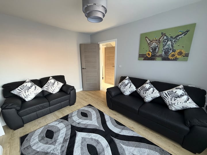 4 Bedroom Home From Home In Newtownabbey - キャリクファーガス