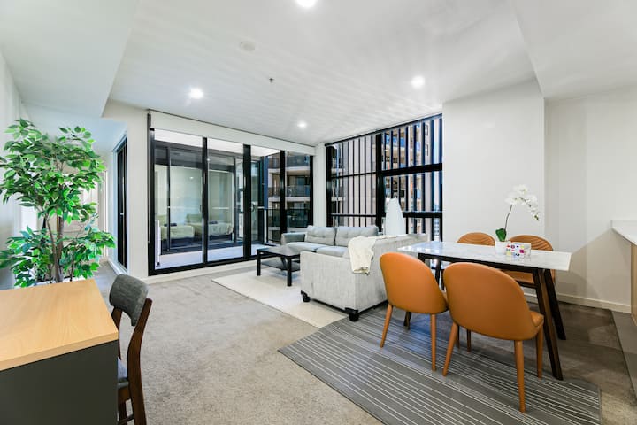 Central & Convenient Two Bed Parra At Skyrise - Parramatta