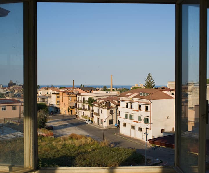 Bright Apartment•8m Walk To Beach•fast Internet - Calabria