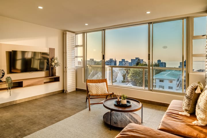 Oceanview Oasis On The Promenade - Camps Bay