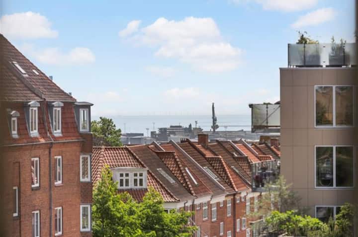 Rummelig Lejlighed Med Udsigt Til Aarhus Bugt - Aarhus