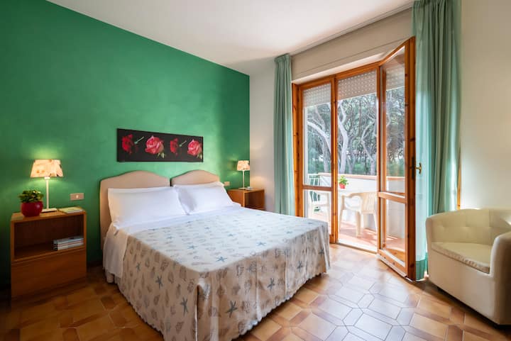 Double Room With Balcony And Views In Follonica - Follonica
