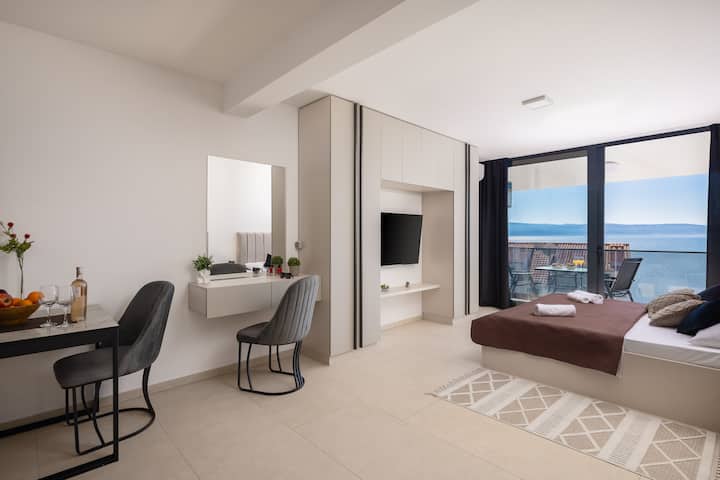 Residence Number Xi-beachfront & Pool Suite 7 - Supetar