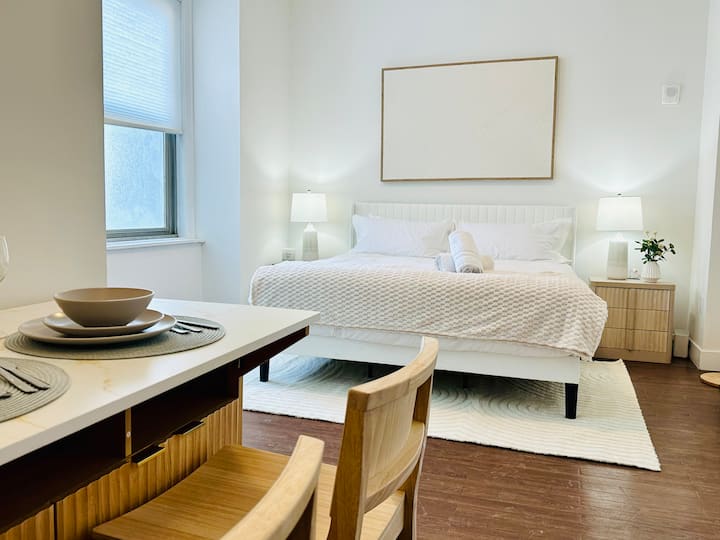 Studio | King Bed | Yale - New Haven, CT