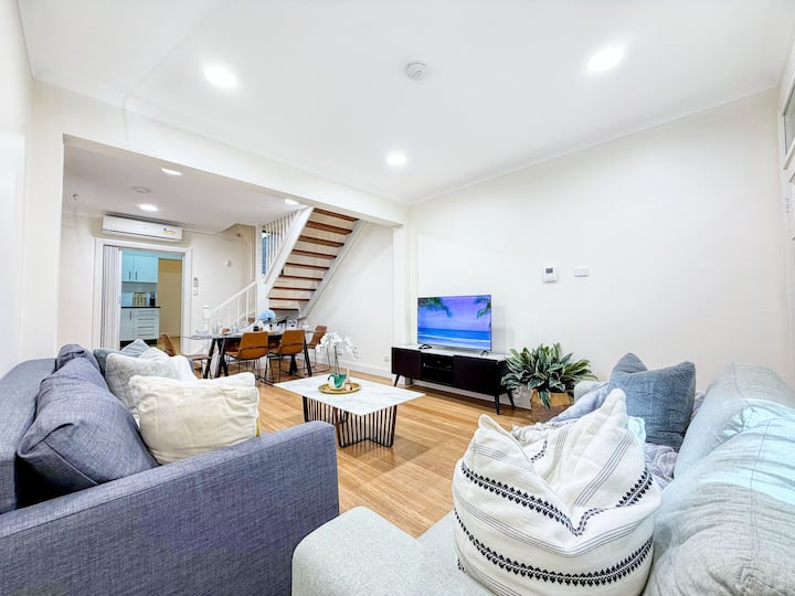 Charming Terrace In Downtown: Next Central Station - Manly