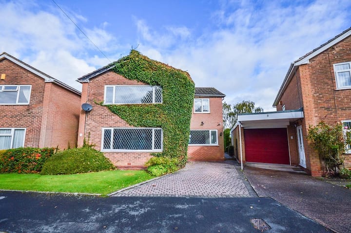 Beautiful Detached 4 Bed Near Manchester Airport - Knutsford