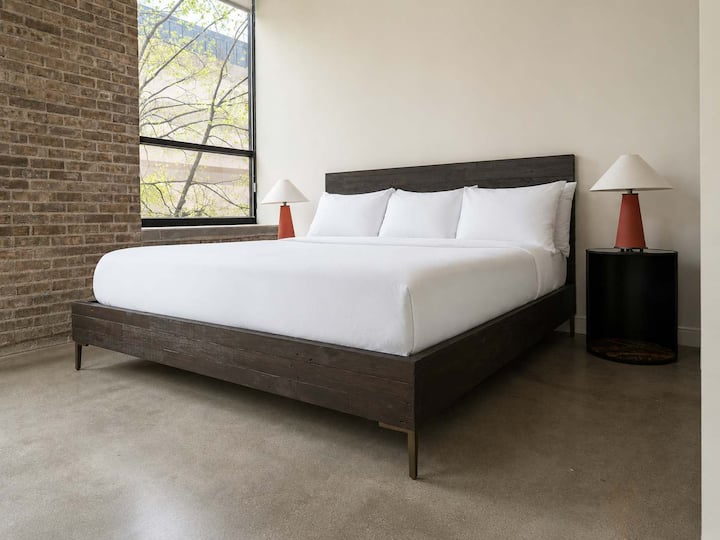 Roami At Century Plaza | 2br 2ba Loft | Sleeps 6 - Minneapolis, MN