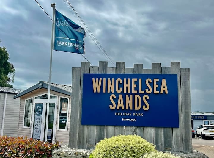 Cosy Caravan Near Coast, Heated Pool & Wi-fi - Winchelsea