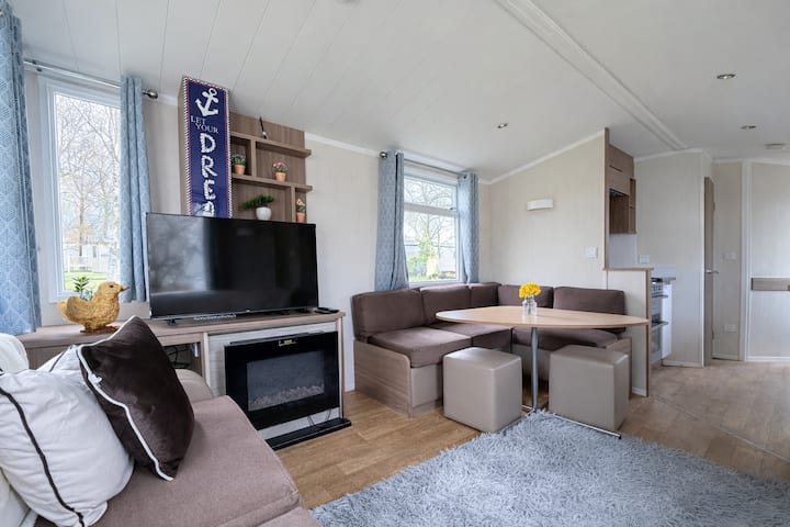 Dog-friendly Caravan At Bowland Fell, Ref 93015w - Settle