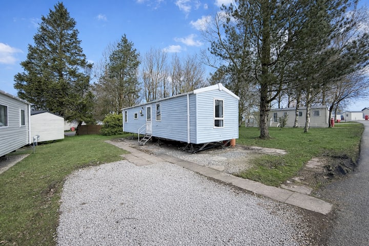 Dog-friendly Caravan At Bowland Fell, Ref 93015w - Settle