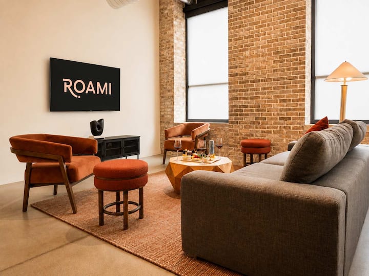 Roami At Century Plaza | Convention Center | 3br - Minneapolis