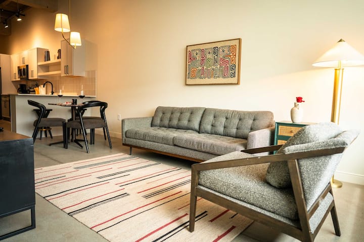 Roami At Century Plaza | 4br Combo | Sleeps 10 - Saint Paul, MN