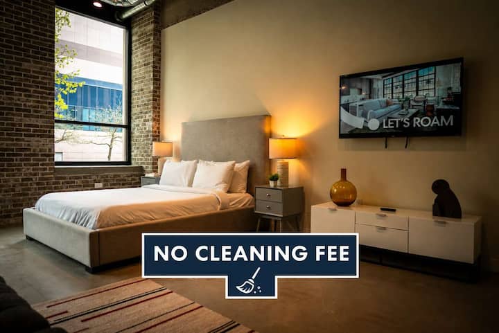Roami At Century Plaza | No Cleaning Fee | Studio - Minneapolis, MN
