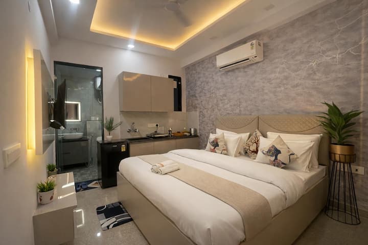 C70. Instay Studio With Kitchen | Inner Room - 