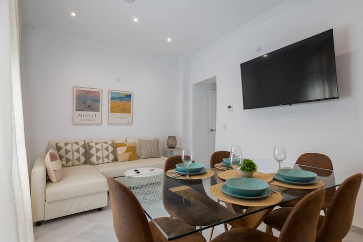 Spacious 2bd/ 2bth With Patio  Central And Quiet - Seville
