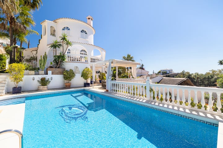 Villa Las Chicas The Authentic Andalusian Retreat - フエンヒロラ