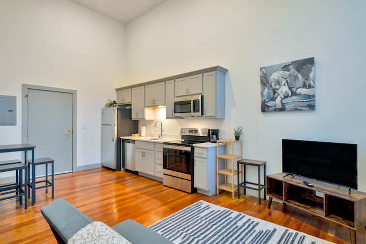 Private Studio | Free Parking | Walk Downtown | 3f - Louisville, KY