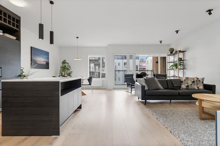 2 Br Heart Of Rvk 3 Min Walk To Rainbow Street - Reykjavik