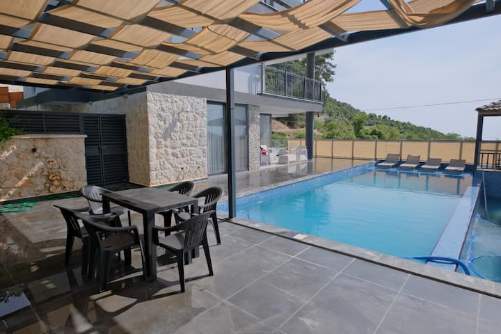 3+1 Villamız Güzel Manzarasıyla 10 Kişi Kalabilir - Kaş