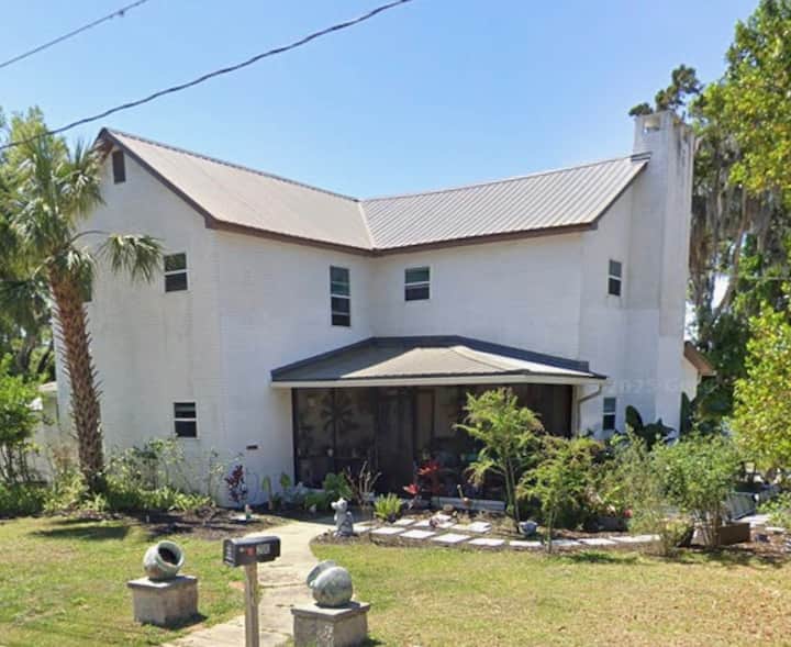Peaceful Lake Front Retreat - Crescent City, FL