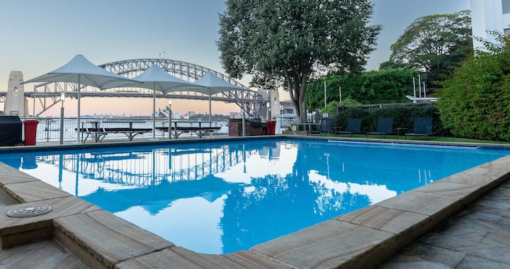 Harbour Bridge Views At Pool | Sleeps 4 | Parking - Crows Nest