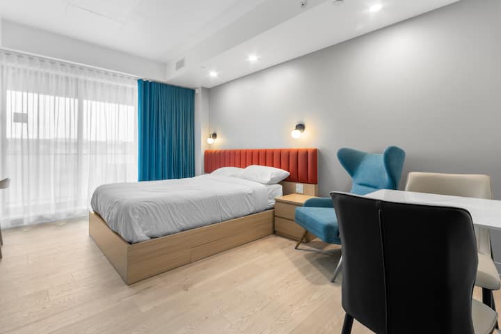 All-included Studio W/ Parking - 加蒂諾