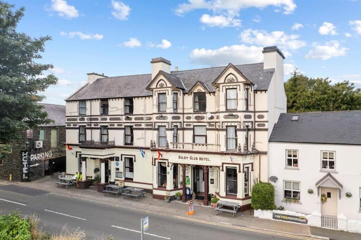 Iconic Hotel On  The World Famous Tt Course - Île de Man