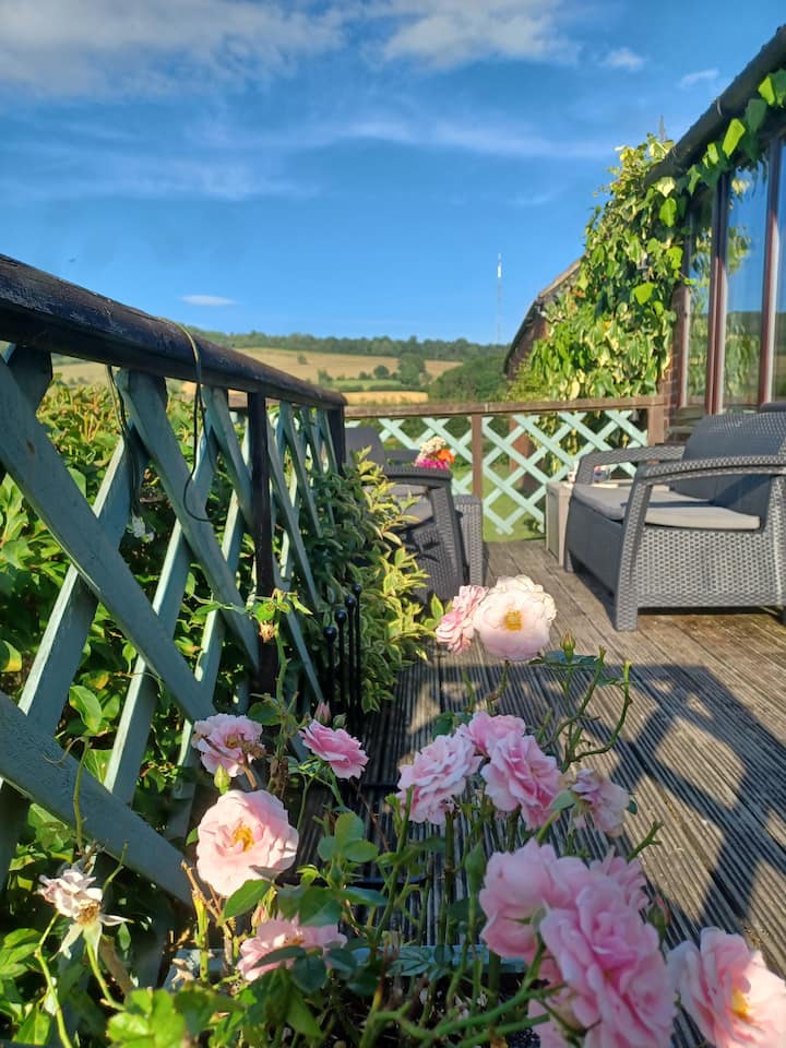 Single Storey Cottage With Spectacular Views - Ledbury
