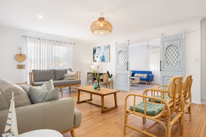 Hb2 Stunning 3br | 2 Bath | Renovated & Clean - Hervey Bay