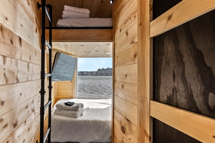 Lux Houseboat Ensuite W/ Loft #6 - Sandusky, OH