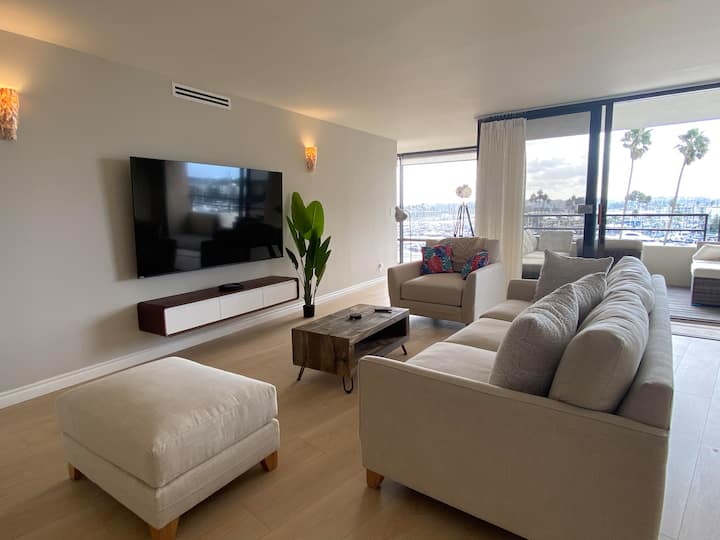Marina View Condo - Beach Access, Workspace, Gym - Santa Monica, CA