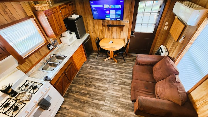 Cabin 2 · Cozy Lake Cabin W/ Loft · Sleeps 4 - Grove, OK