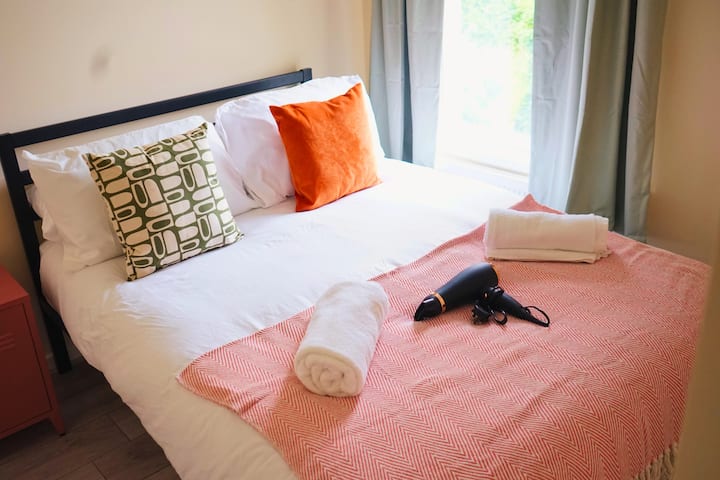 Refined 5-bed Haven In Swansea - Swansea