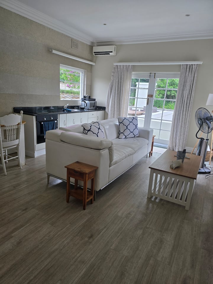 Serene First Floor Flat With Own Roof Terrace - Kloof