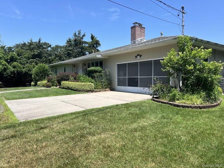 Charming Southold Escape Near Beach & Vineyards - Greenport, NY