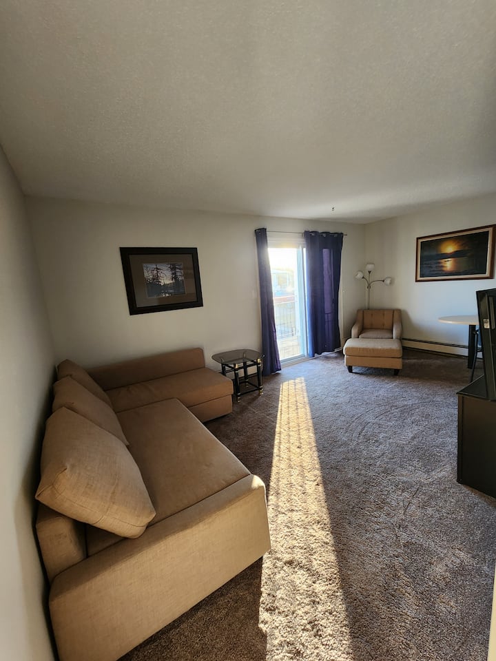 Central 1 Bedroom Balcony Apartment - Lloydminster