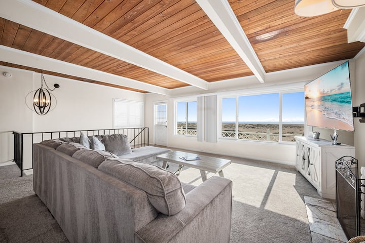 Large Beachfront Duplex With Ocean Views - Newport Beach, CA
