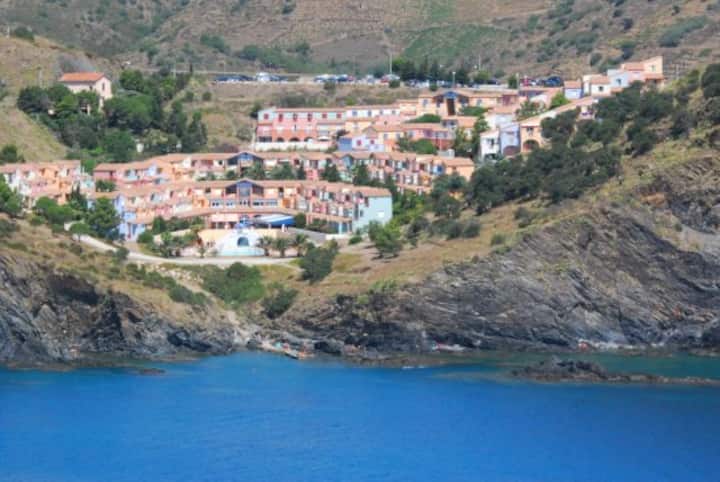 Location T2 Village Vacance Climatisé Avec Piscine - Cerbère