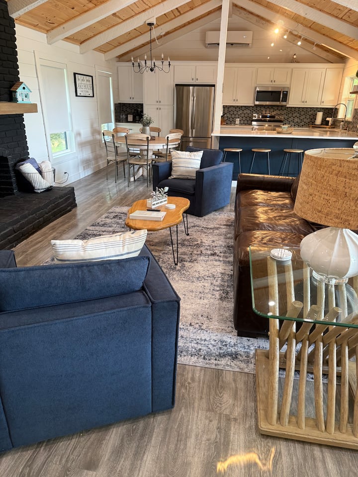 Cozy Lakehouse W/access To Private Dock | Games - Lake Texoma