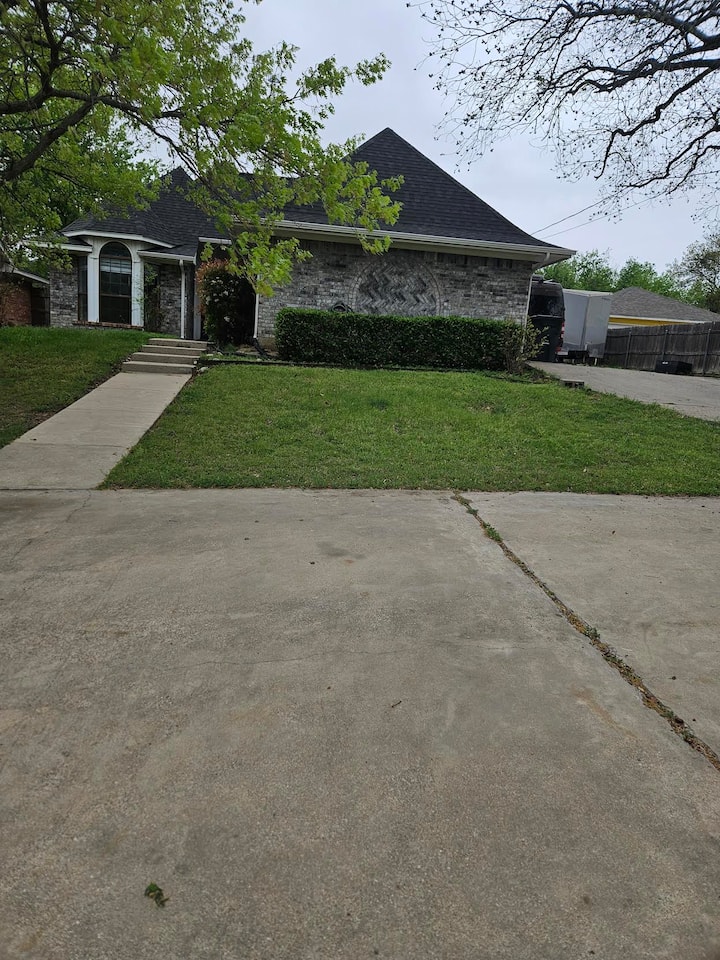 Close To Main Streets - Weatherford, TX