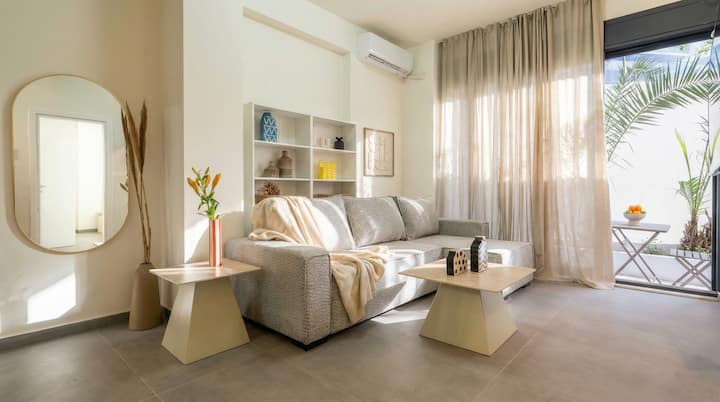 Elegant Loft Kypseli 2br 2ba W/ Patio - Athens