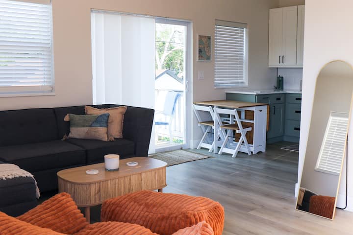 Coconut Cottage - St. Petersburg, FL