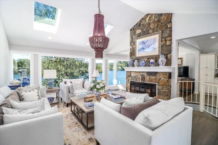 Candlewood Lakefront Haven! 3br/3ba: Dock & Beach - Brookfield, CT