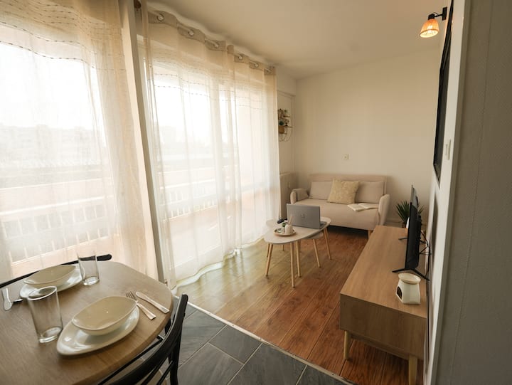 ​Beau T2 Avec Balcon - Proche A7 & Fibre - Valence