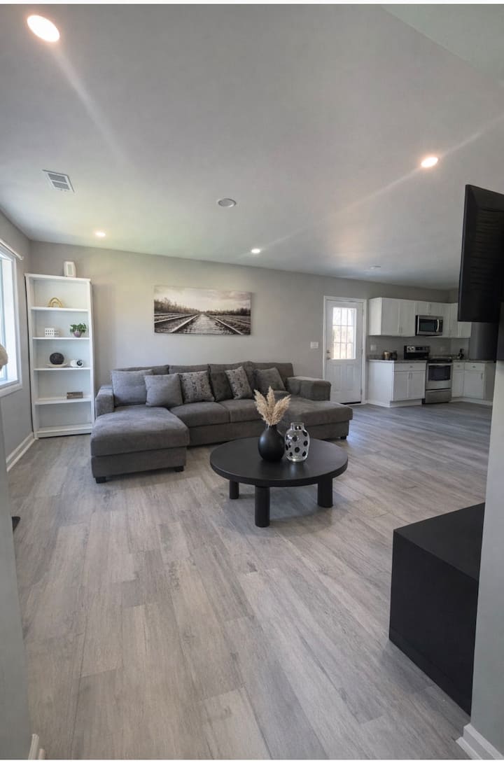 Spacious 4br Near Wfu, Coliseum & Downtown - Winston-Salem, NC