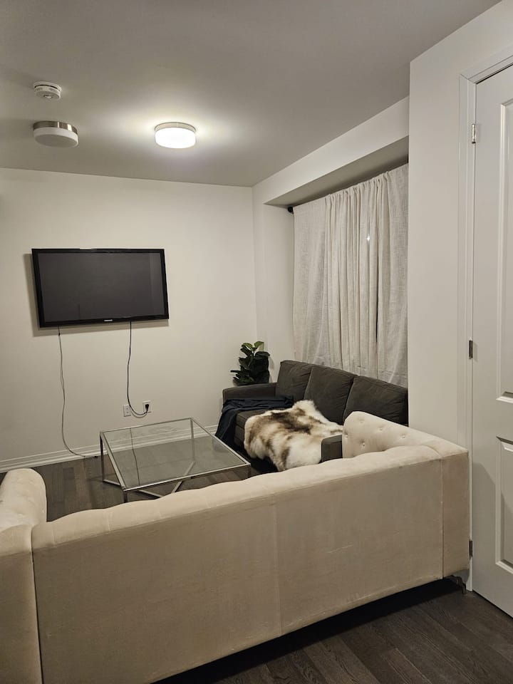 Spacious 4br Family Home - Brampton