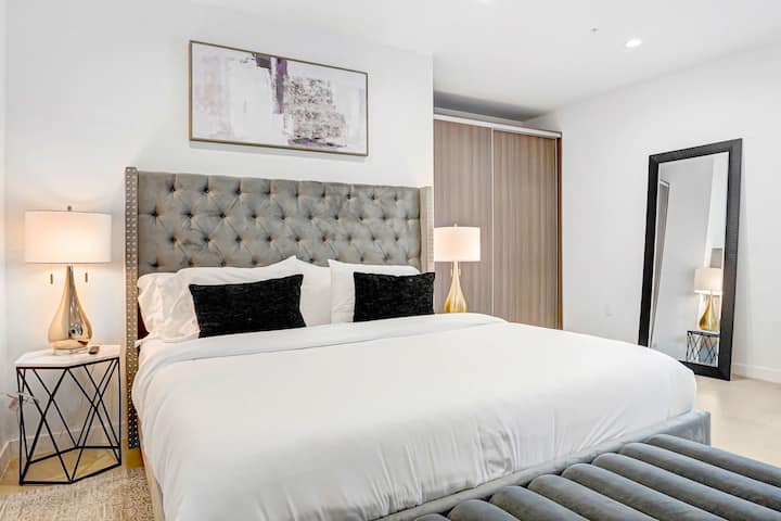 Apartment Near Universal - Hollywood, CA